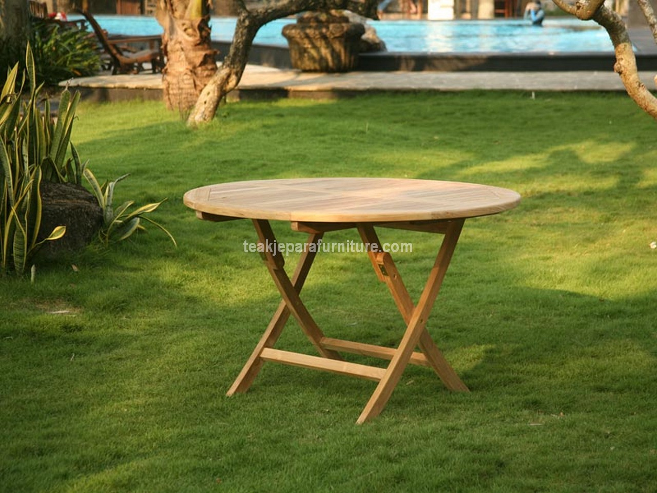 Secrets of Longevity in Round Teak Outdoor Dining Furniture